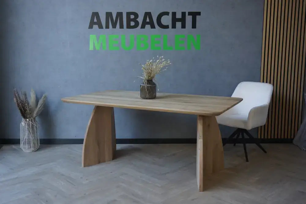 Rechte Eiken Tafels met Ronde Hoeken